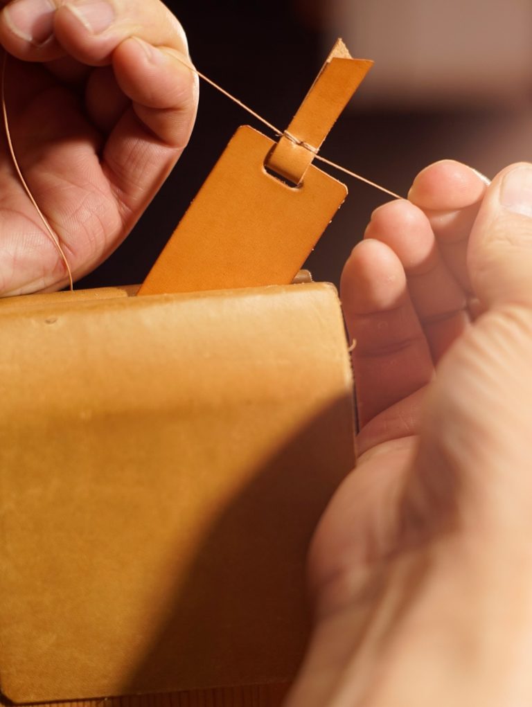 生成りのブックカバー2型としおり1型をつくる | kumosha