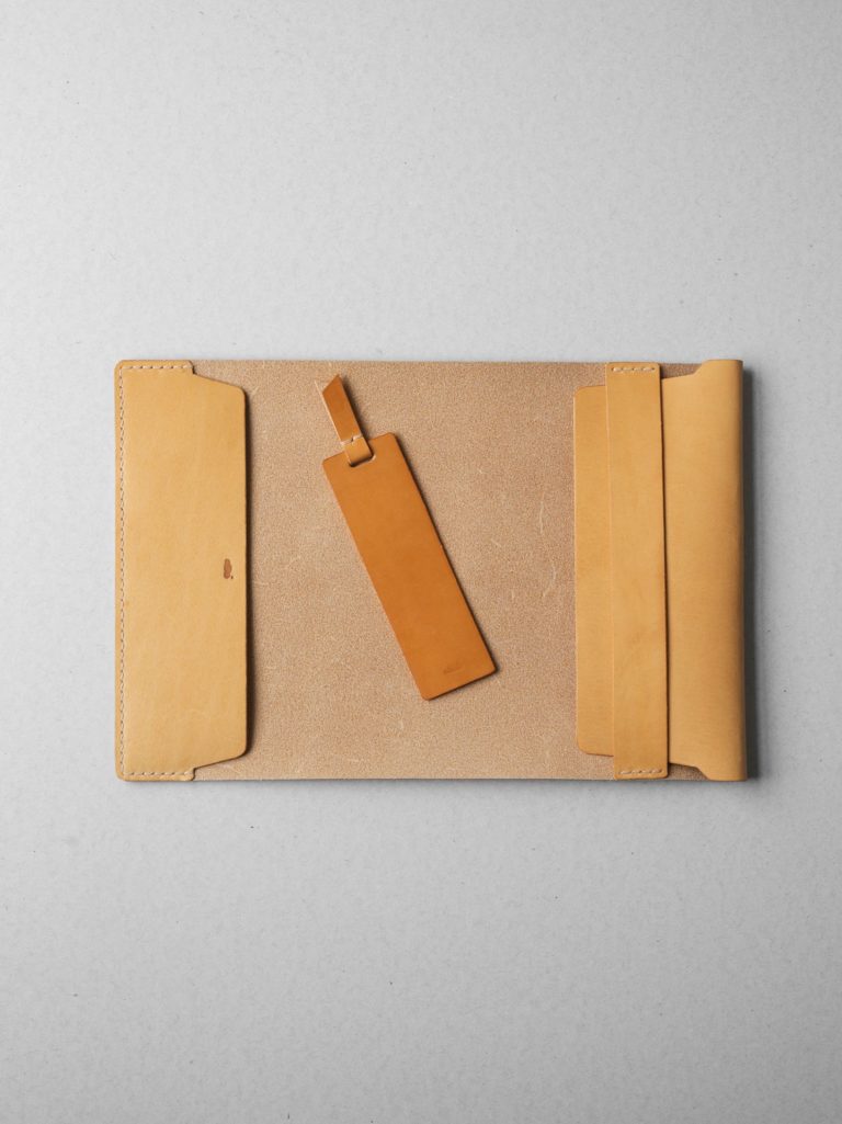 生成りのブックカバー2型としおり1型をつくる | kumosha