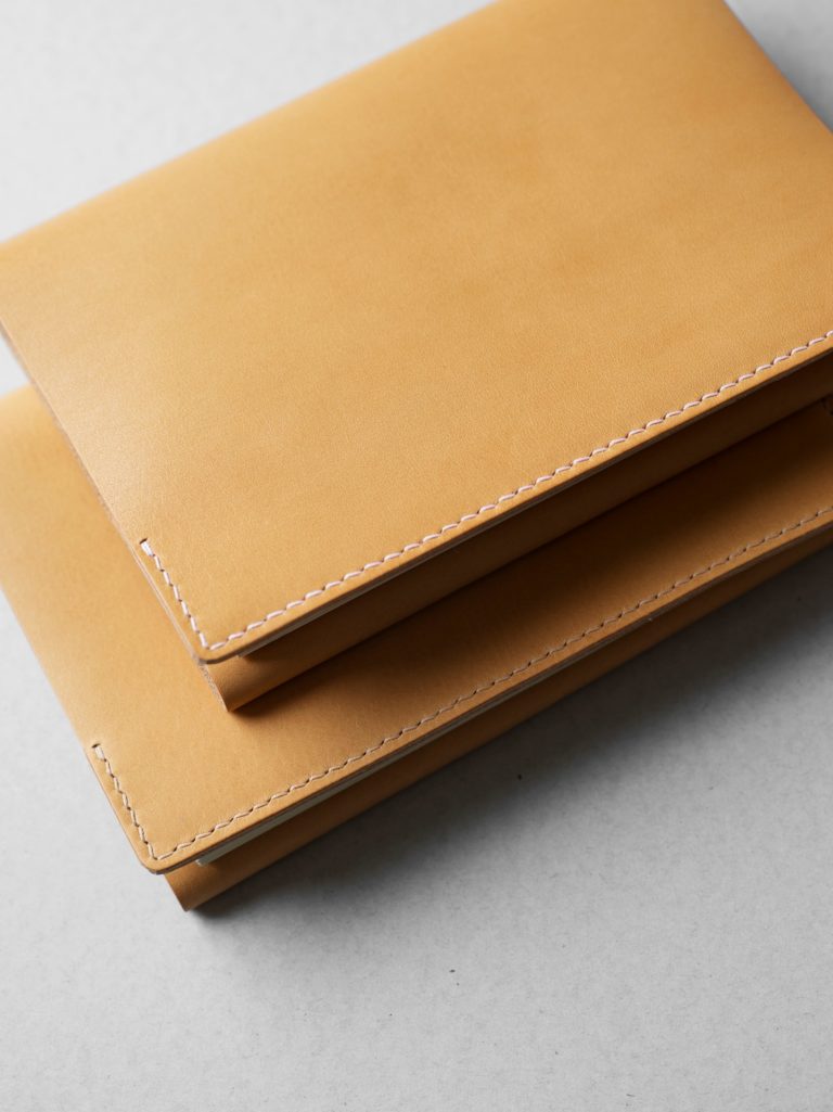 生成りのブックカバー2型としおり1型をつくる | kumosha